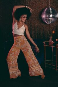 15 Disco Outfit Ideas to Shine on the Dance Floor - The Style Era