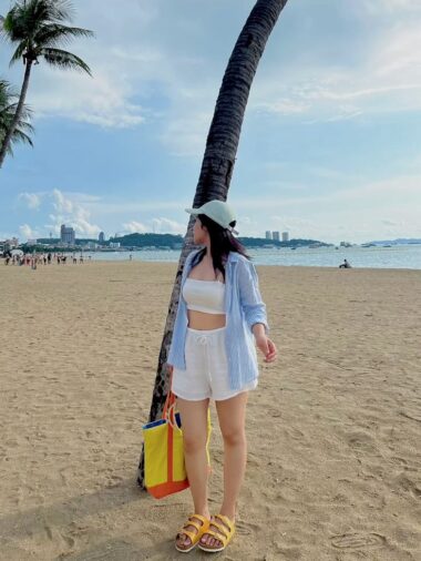 Bali Outfit Ideas: 20 Stylish Looks for Tropical Vibes - The Style Era