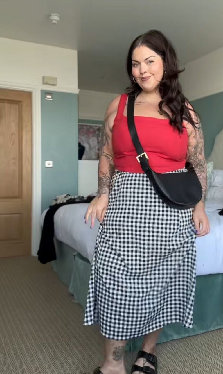 Clubbing Outfits for Women Over 50: Chic and Confident - The Style Era