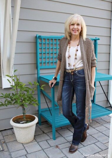 15 Stunning Outfits For Older Women Over 50 That Shine with Style - The ...